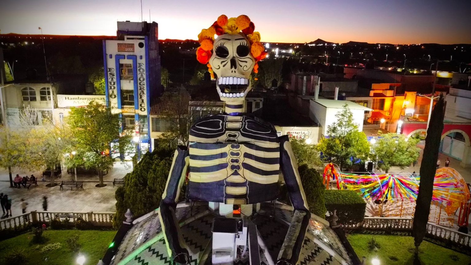 Todo un éxito el inicio del primer festival “Llorona Llévame al Río ...